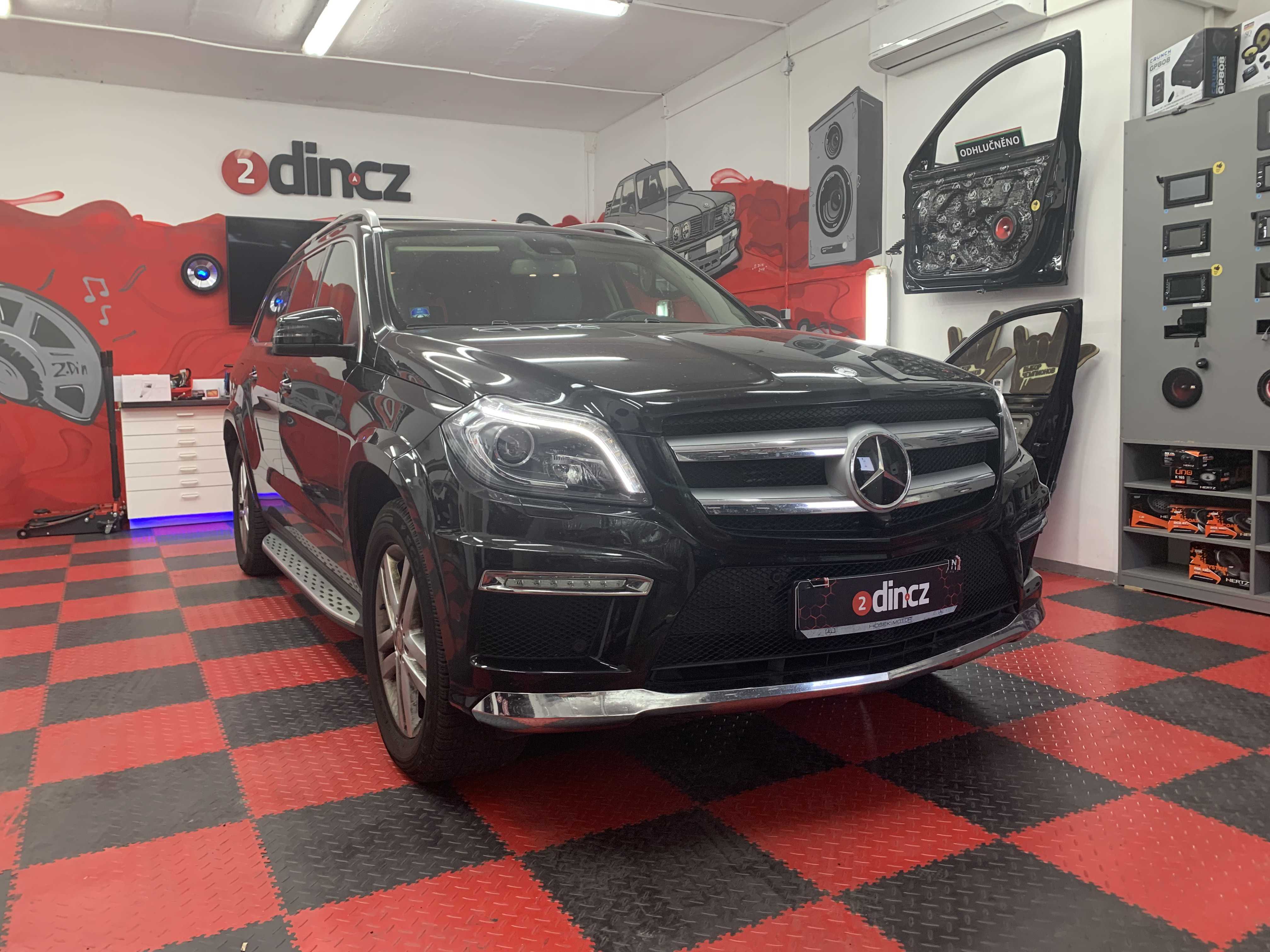 Mercedes GLS 2015 stropní Android monitor | 2DIN.cz